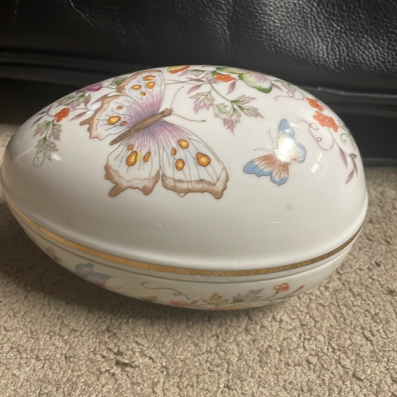 Avon | Storage & Organization | Vintage 974 Egg Trinket Dish By Avon Porcelain Jewelry Egg Box ...